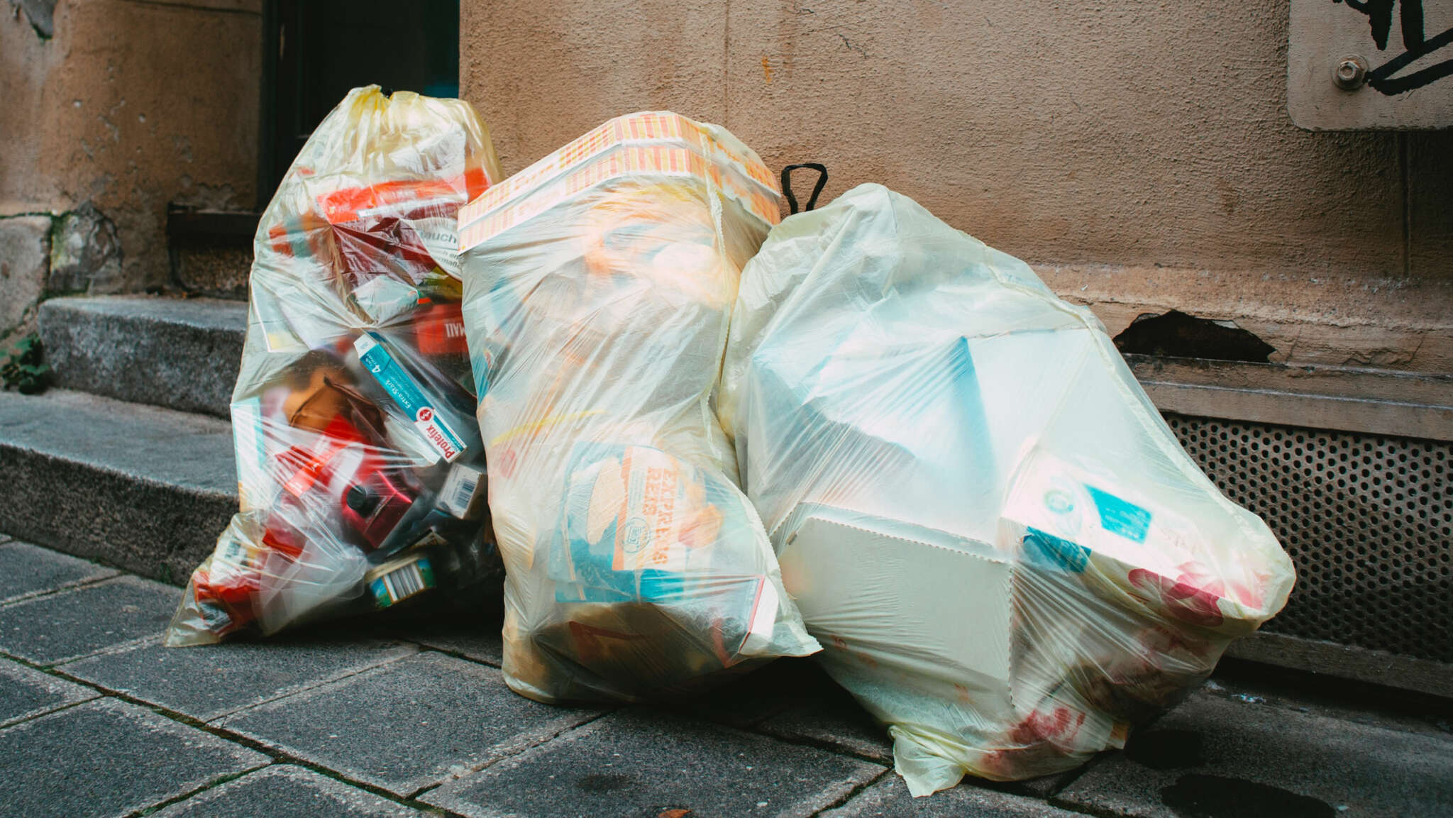 Was gehört in die Gelbe Tonne / in den Gelben Sack? – UWG ...